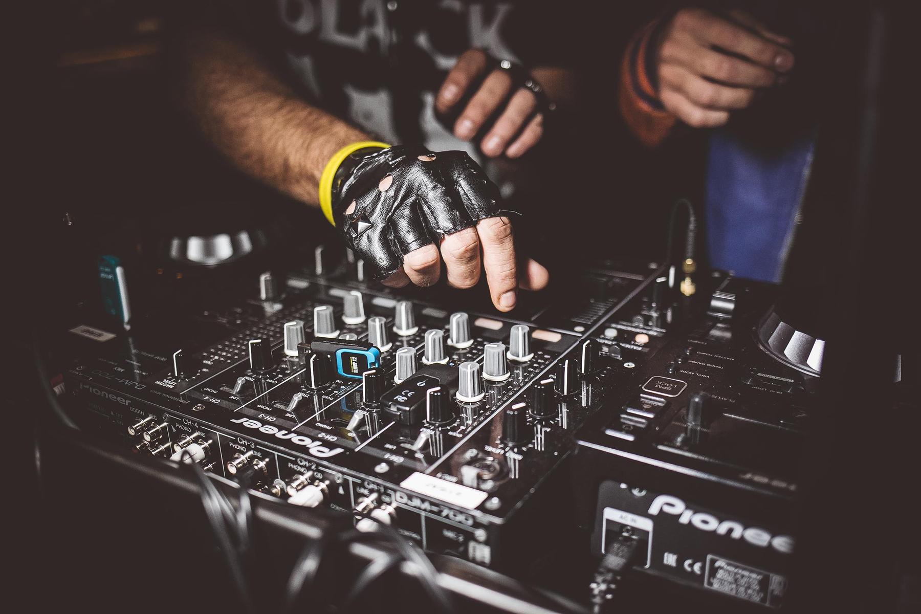 Cocktail Bar, Aperitivo e Live Music Milano Centro al Duomo